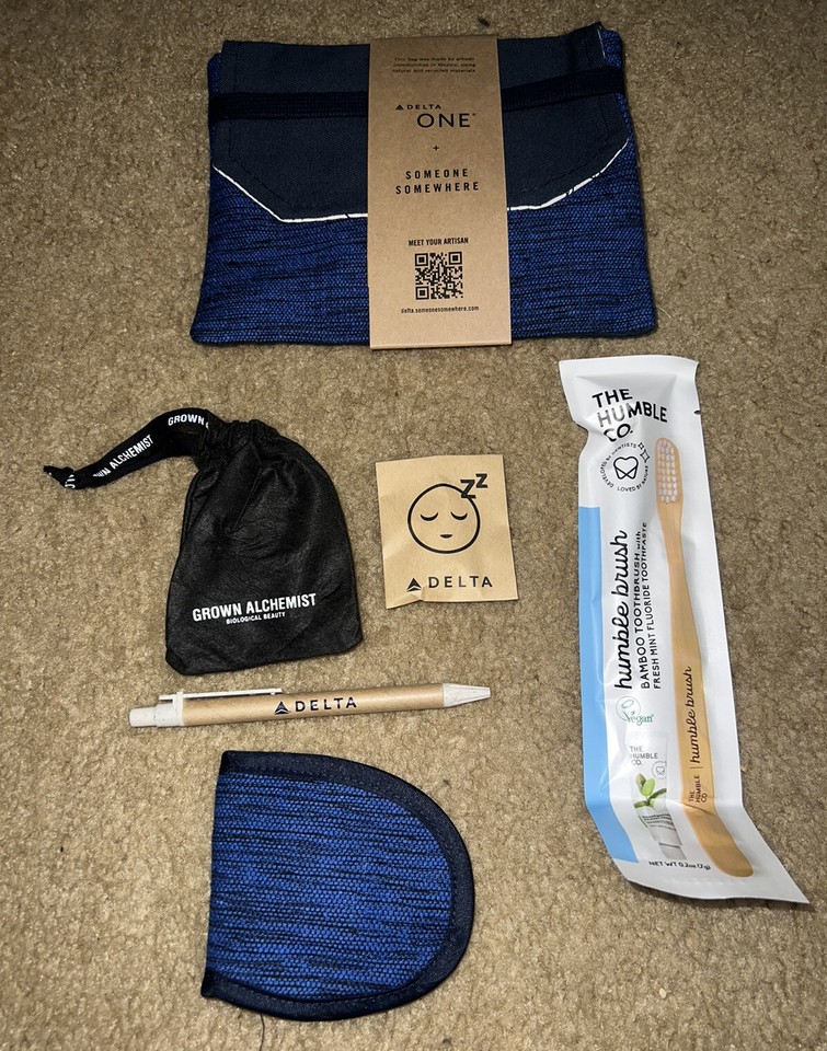 DELTA AIR LINES DELTA ONE AMENITY KIT BLUE SOMEONE SOMEWHERE! NEW AND ...