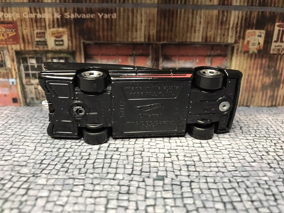 Hot Wheels Batmobile 1966 1/64 Scale Batman & Robin Corgi Repro figures ...