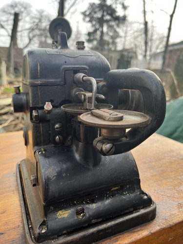 Vintage Bonis Industrial "Never-Stop" Fur/Leather Sewing Machine ...