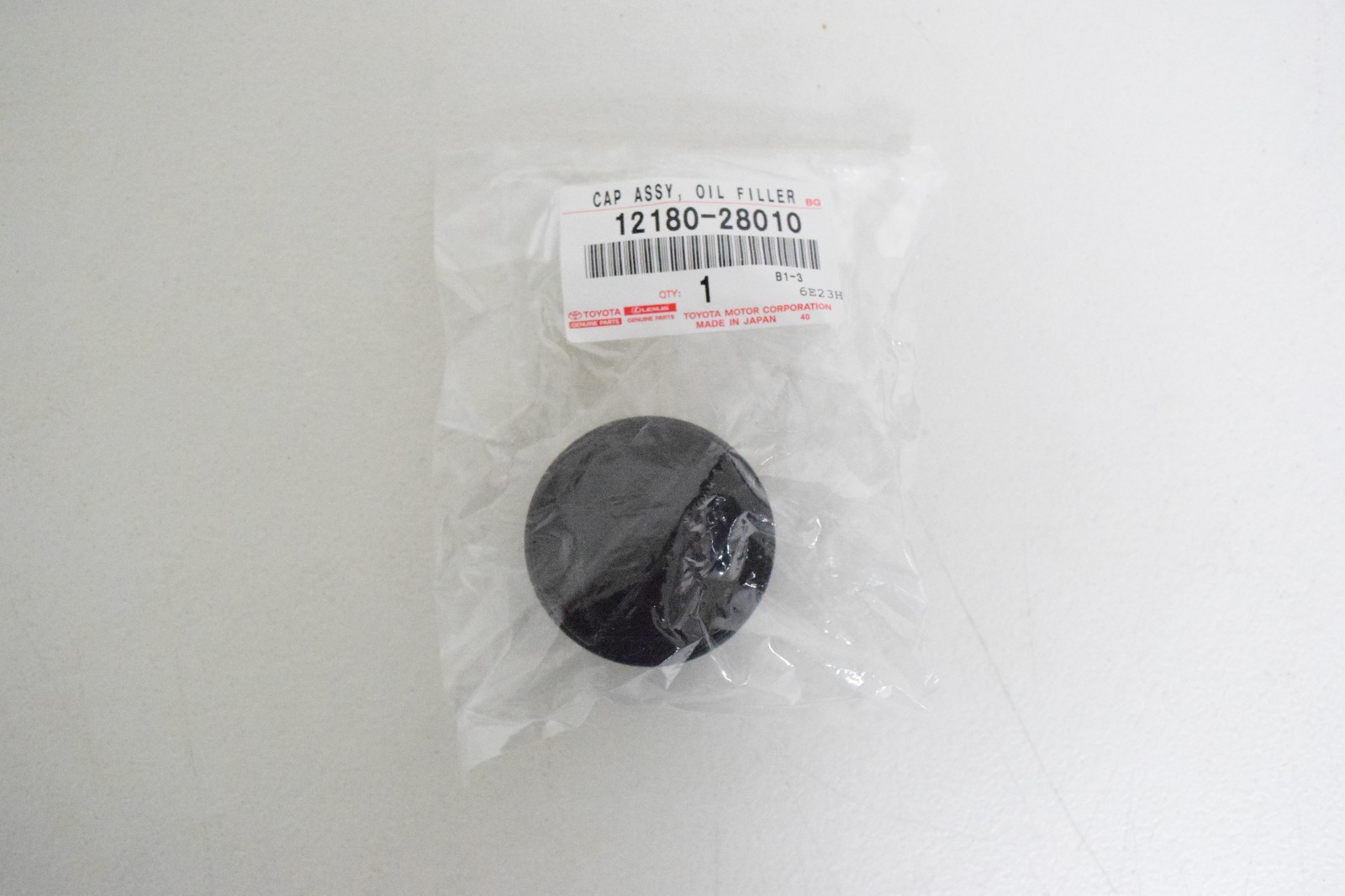 TOYOTA OEM-Engine Oil Filler Cap 121800H012 / 1218028010 | eBay