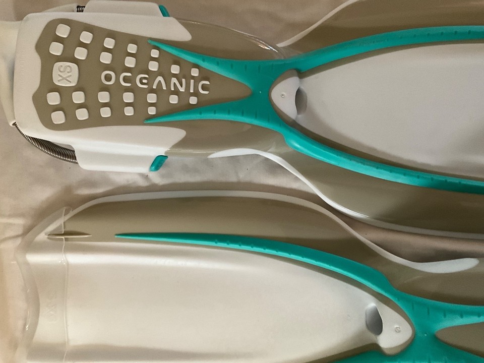 Oceanic Manta Ray Dive Fins - XS, Sea Blue/White, Open Heel (14.4589.51 ...