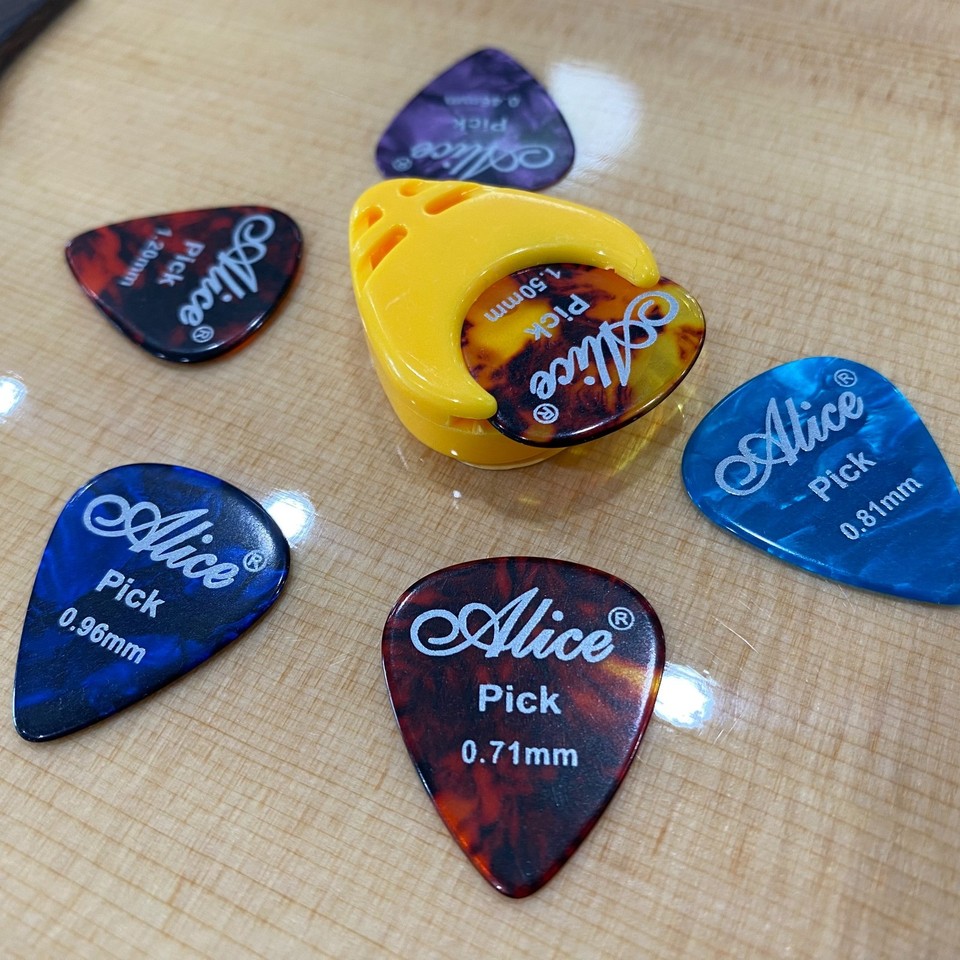 Guitar picks - Strum your story.A set of 6 pieces.Random shipping US ...