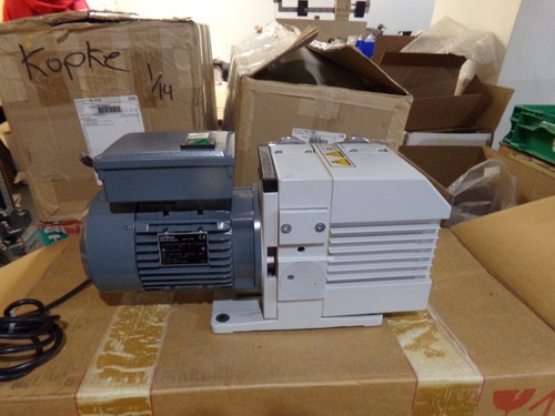 Oerlikon Leybold Trivac D4B Vacuum Pump w/ Lafert AMM 71Z BA4. 1/2 HP ...
