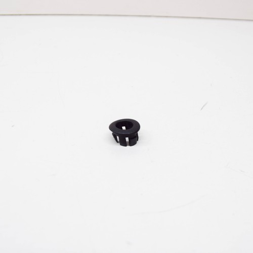BMW 3 E46 Front Door Trim Panel Bush 8200729 51418200729 NEW GENUINE | eBay
