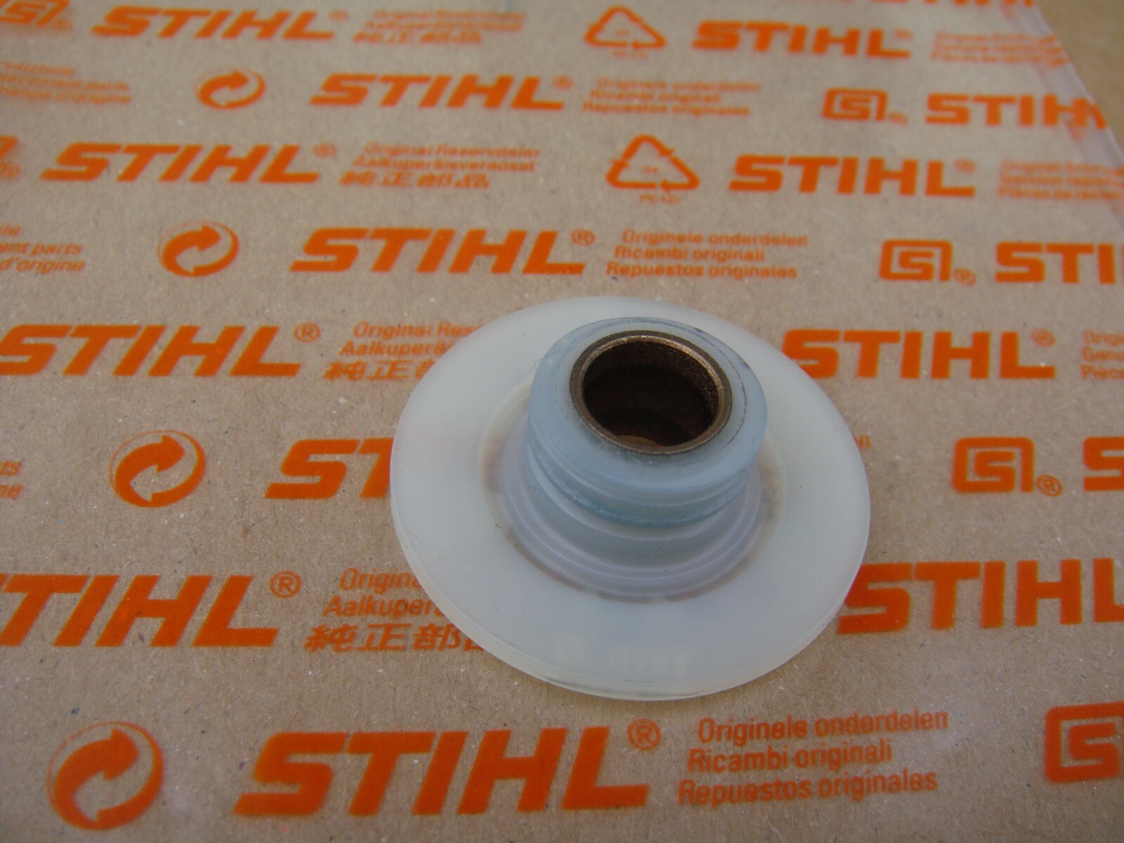 GENUINE STIHL MS193 MS194 MS194T CHAINSAW OIL PUMP WORM GEAR - NEW TAKE ...