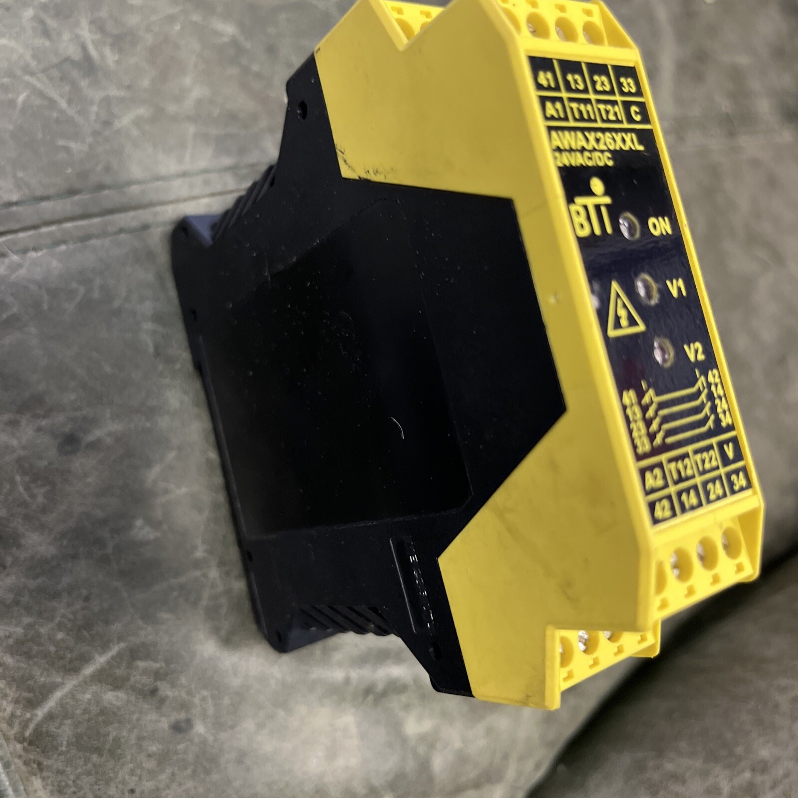 Comitronic-BTI AWAX 26 XXL Estop Safety Relay 24 VAC/DC 3NO 1NC W/auto ...