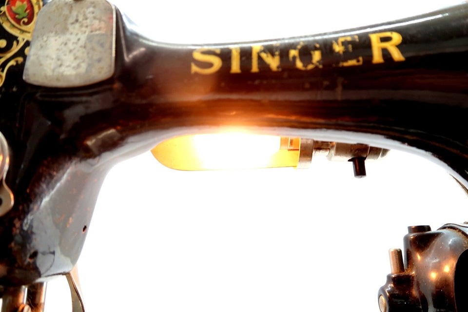 Antique 1928 SINGER Model 128 Sewing Machine with Bendwood Case ...