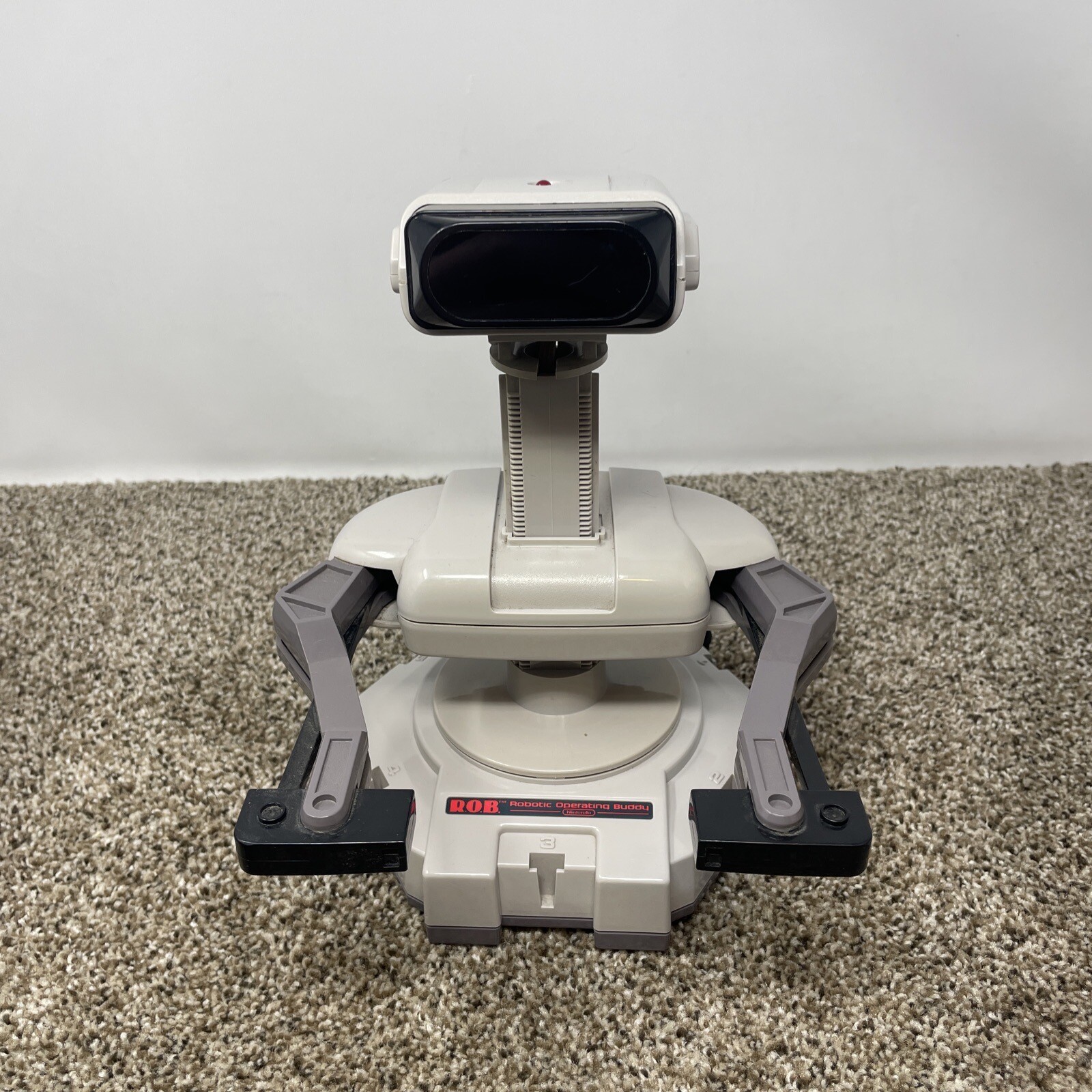 Nintendo NES R.O.B. Rob the Robot-Robotic Operating Buddy Original 1985 ...