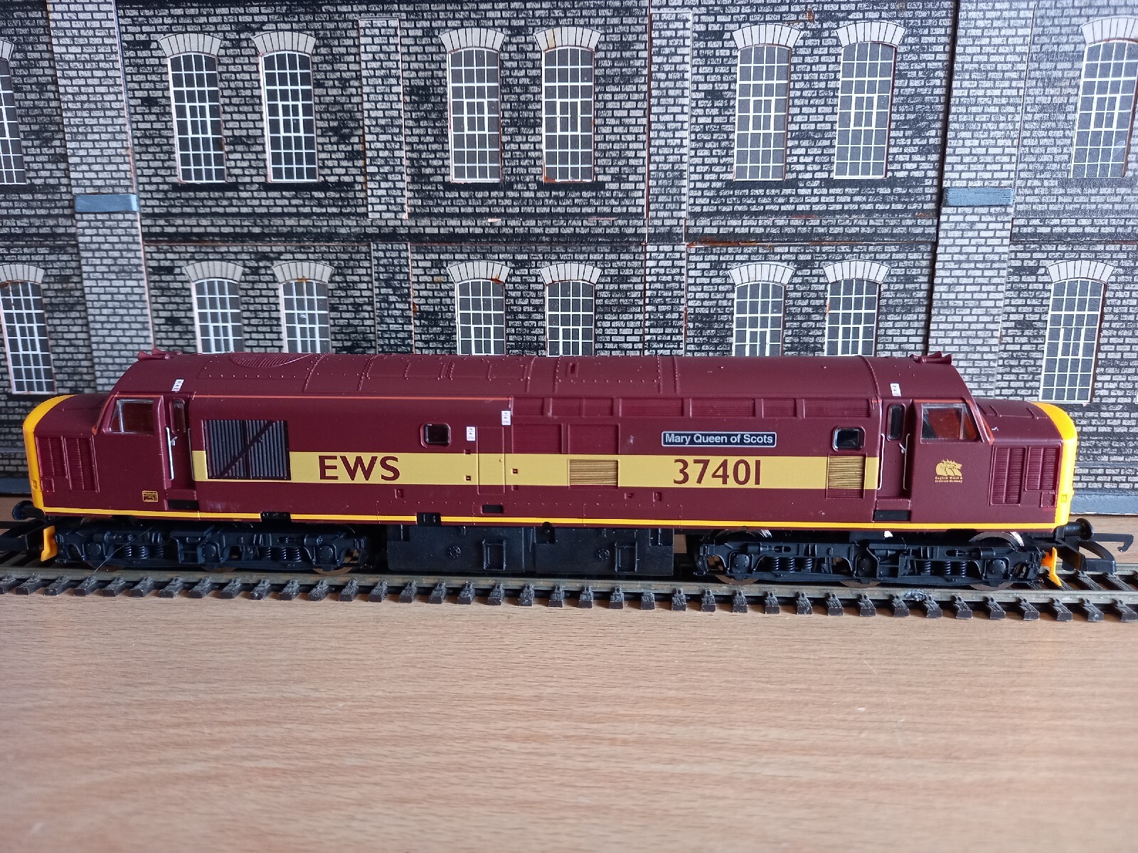 Lima Collection EWS L204975 Diesel Locomootive Class 37401 Mary Queen ...