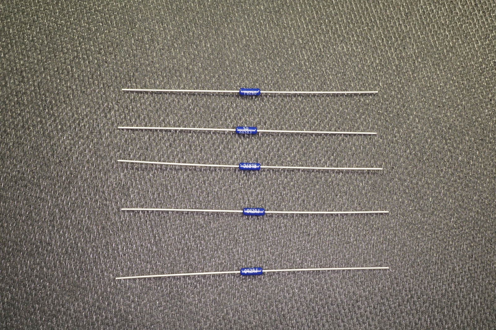 Lot of 5 RLR07C3900GS Vishay Metal Film Resistor 390 Ohm 2% 250mW 1/4W ...