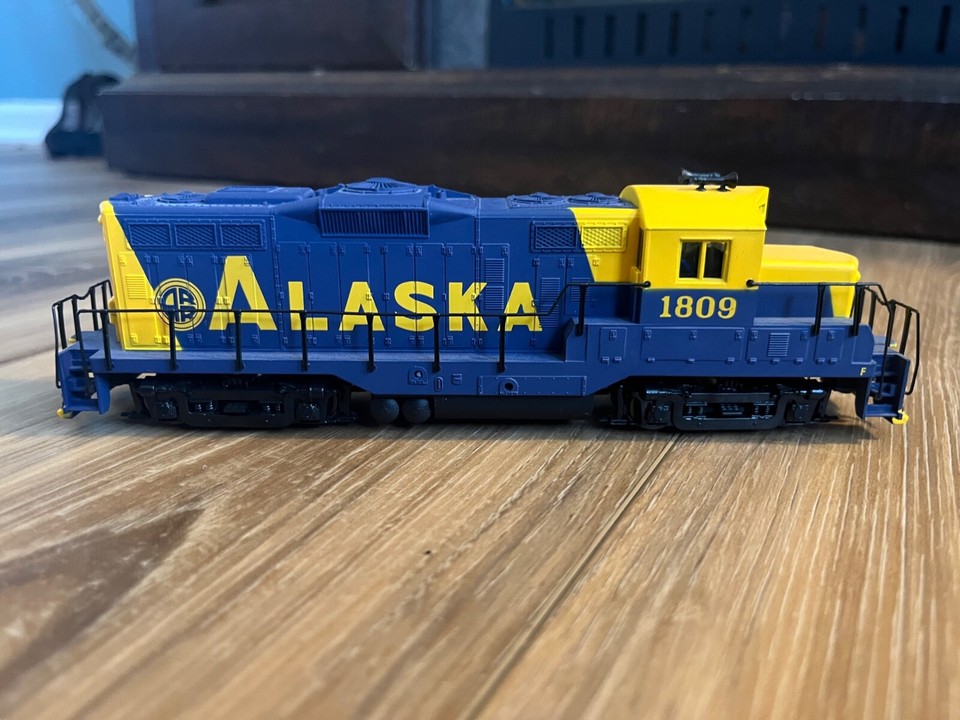 Walthers Ho 931-126 GP-9M 1809 Diesel Alaska Railroad ARR Blue & Yellow ...