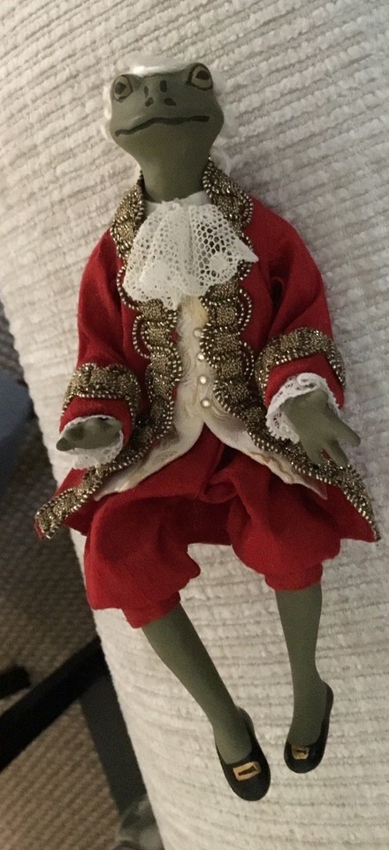 2 Dollhouse Miniature Artisan? 1:12 Frog Footman Character Dolls ...