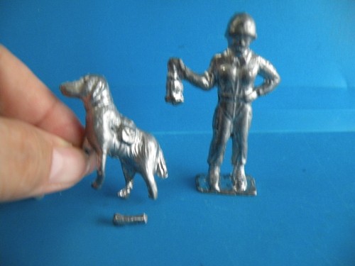 Soldier bomb squad soldier with bomb sniffing dog lead new cast toy R21 ...