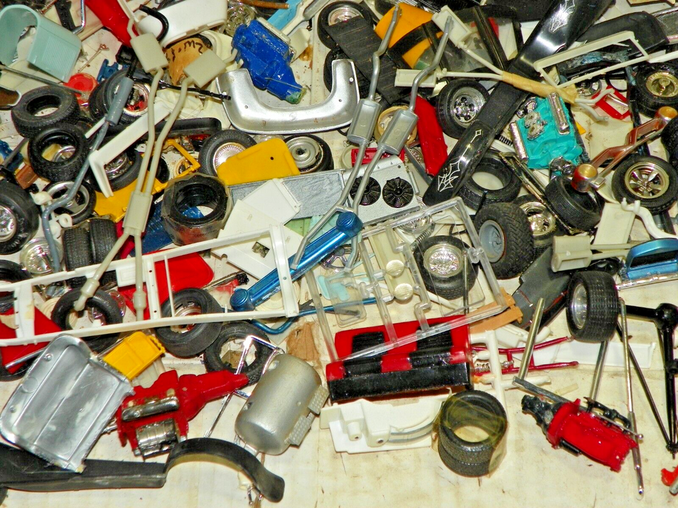 Model Car Junkyard Graveyard Large Lot Many parts Trucks And Roadsters ...
