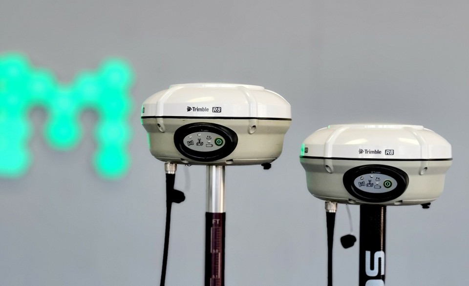 Trimble Dual R8 Model 4 GPS GNSS Galileo Base Rover RTK System TSC3 450 ...