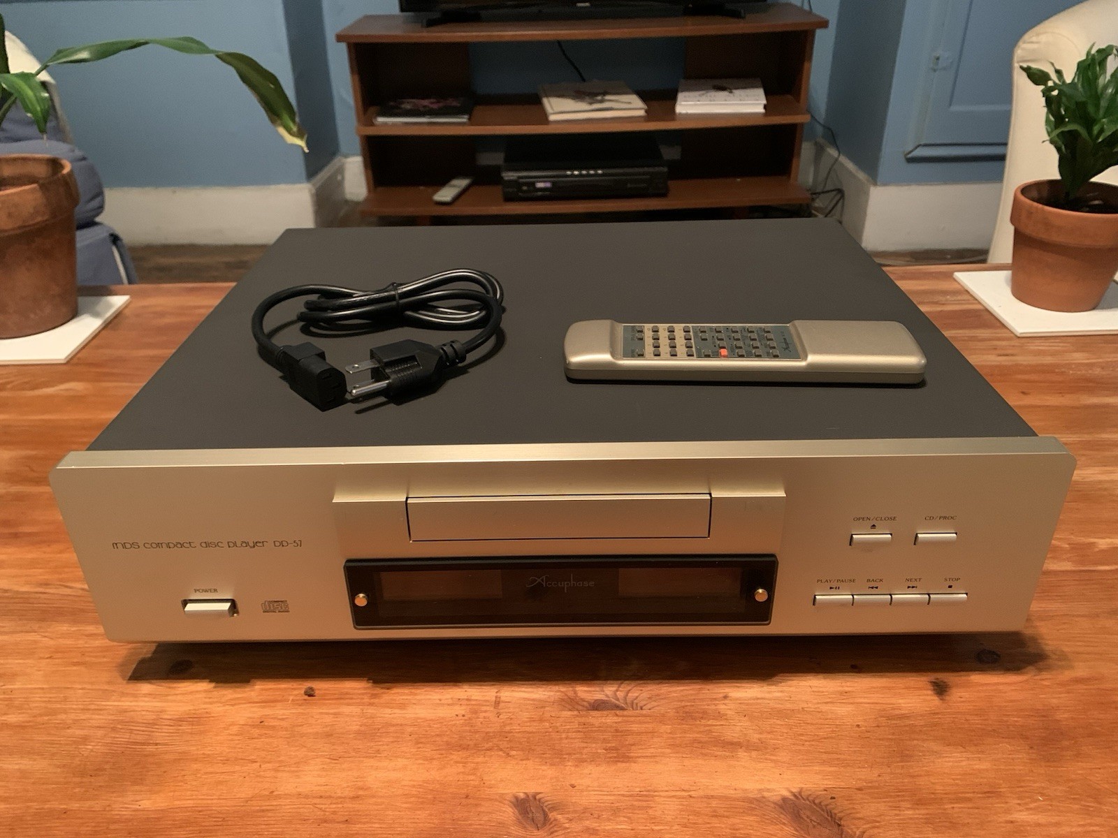 Accuphase DP-57 MDS Compact Disc CD Player & Digital to Analog ...