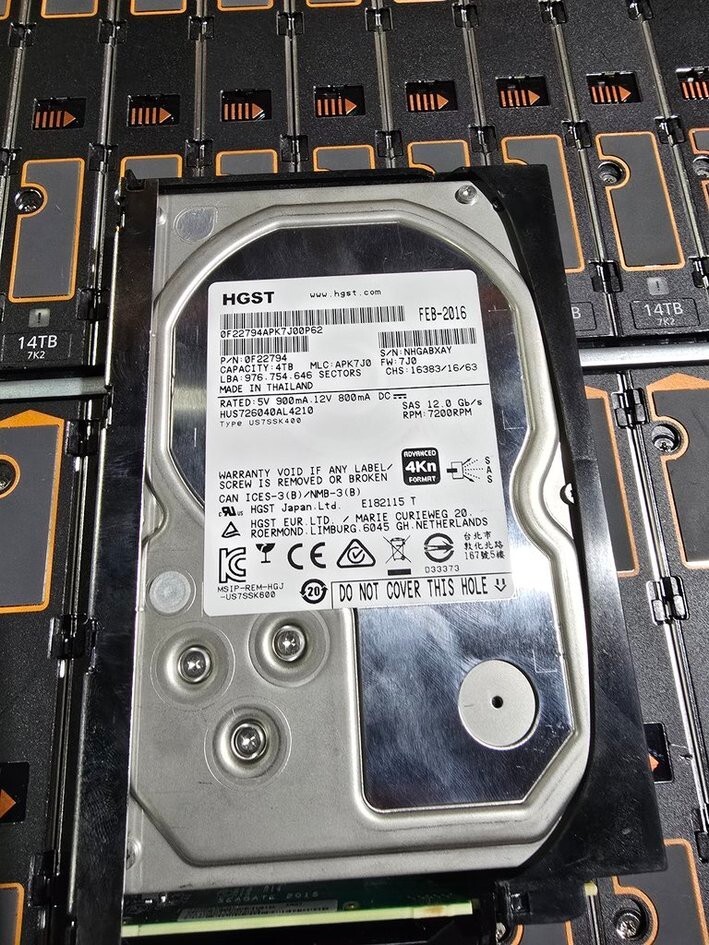 336TB Seagate 84X Drive JBOD with rails and 100x 4TB 7.2kRPM 4KN HGST ...