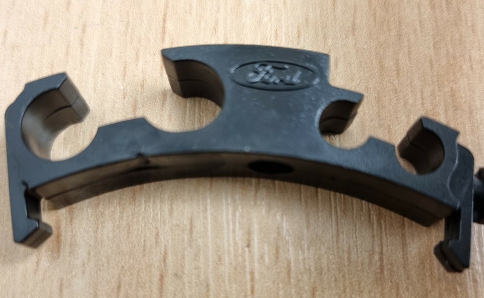 SIERRA & ESCORT COSWORTH FUEL & BRAKE PIPE CLIPS x4 TO FLOORPAN GENUINE ...