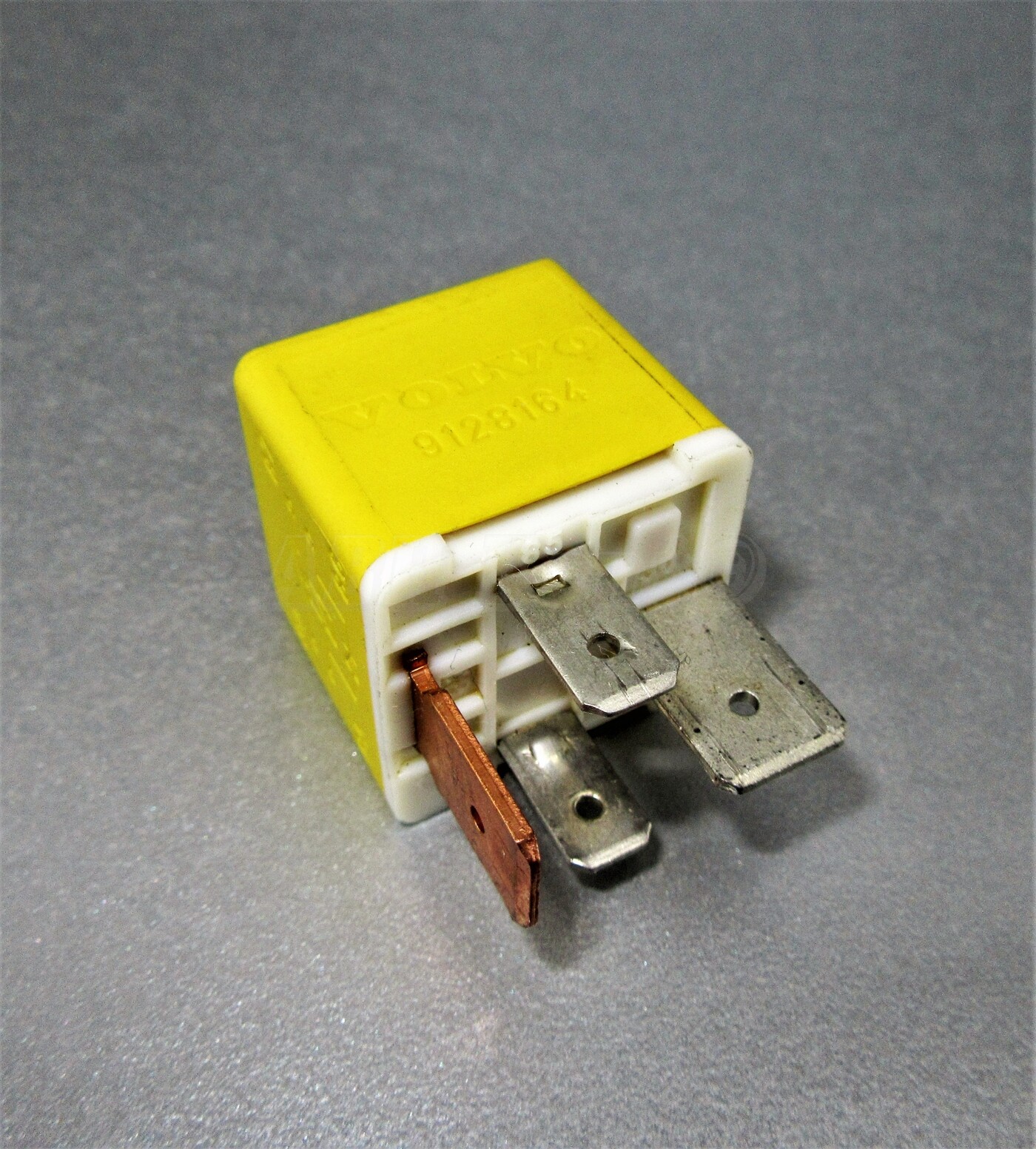 429-Volvo (90-15) Multi-Use 4-Pin Yellow Relay 9128164 Hella 4RA003510 ...
