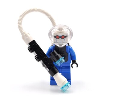 Lego Mr. Freeze minifigure from set 7783 Batcave: Penguin Freeze ...