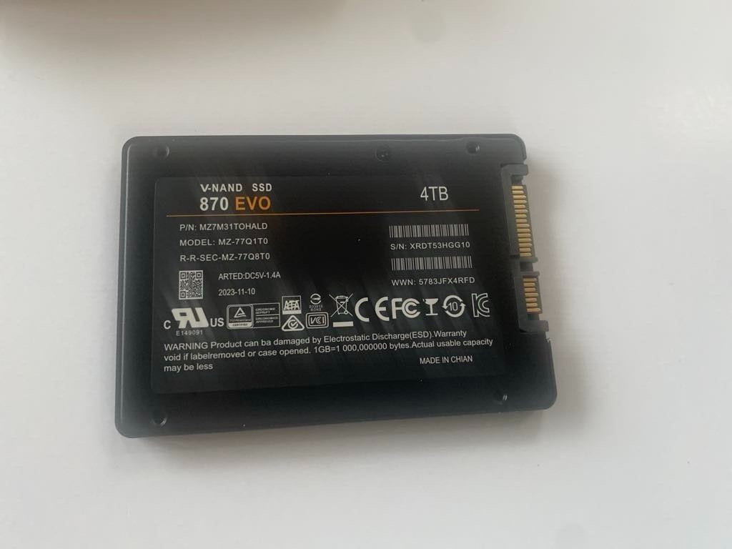 SSD 4 TB high speed 870 SATAIII 2.5 inch Internal SSD HD for PC(Unbrand)