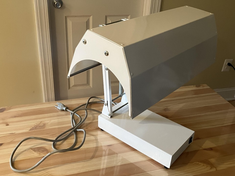 Northern Light Technologies SADELITE Natural Light Therapy Desk lamp ...