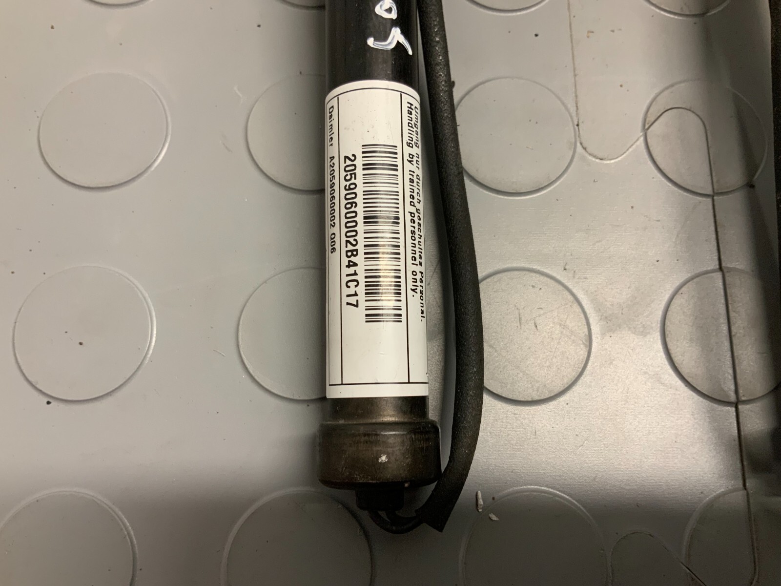 MERCEDES BENZ C-CLASS W205 AMG PAIR OF BONNET HINGE ACTUATORS ...