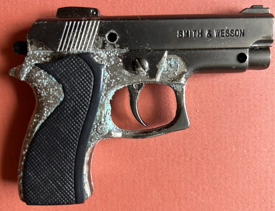 FOR PARTS OR REPAIR Smith & Wesson Butane Pistol Lighter Silver Tone ...