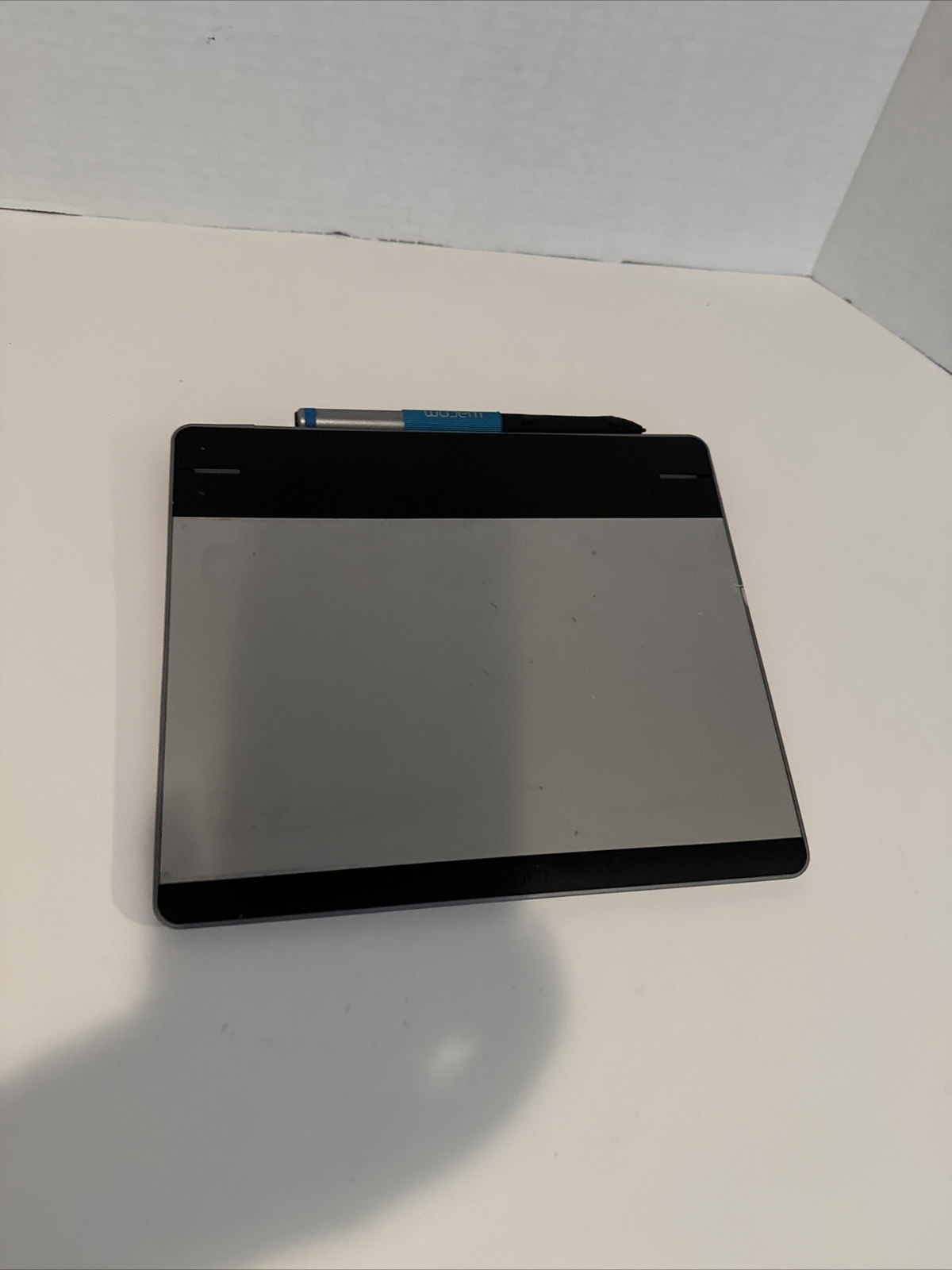 Wacom CTL-480 Intuos Small Creative Pen Tablet 2 piece set