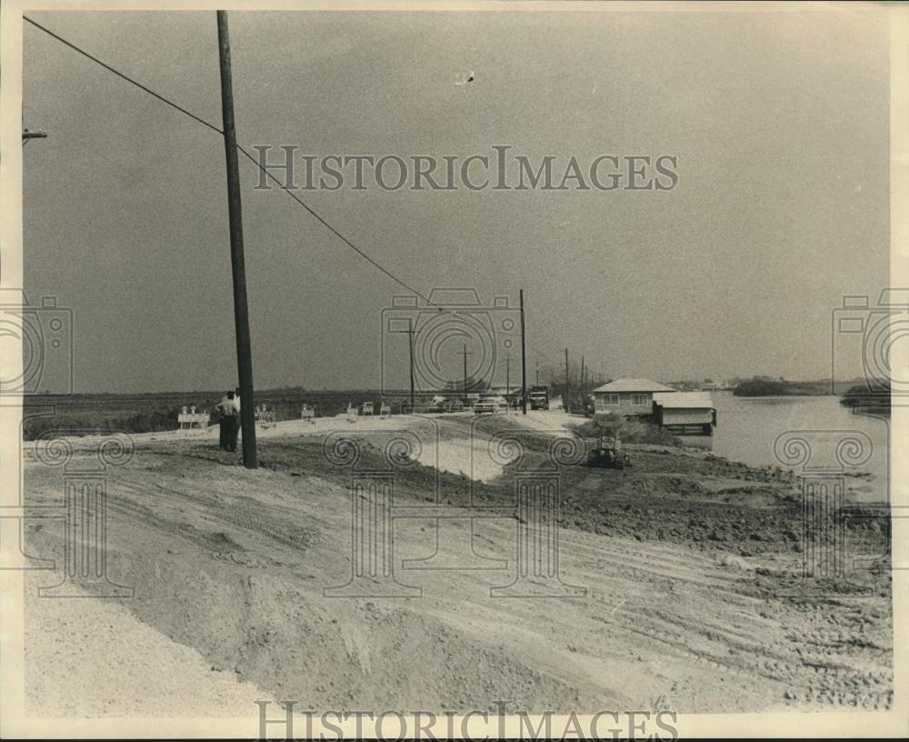 1972 Press Photo A section of Highway 11 slid into the Irish Bayou near ...