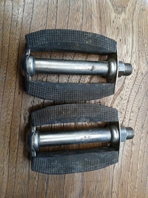 Traditional 70s Block Pedals Rubber Type, Vintage Elswick Hopper ...