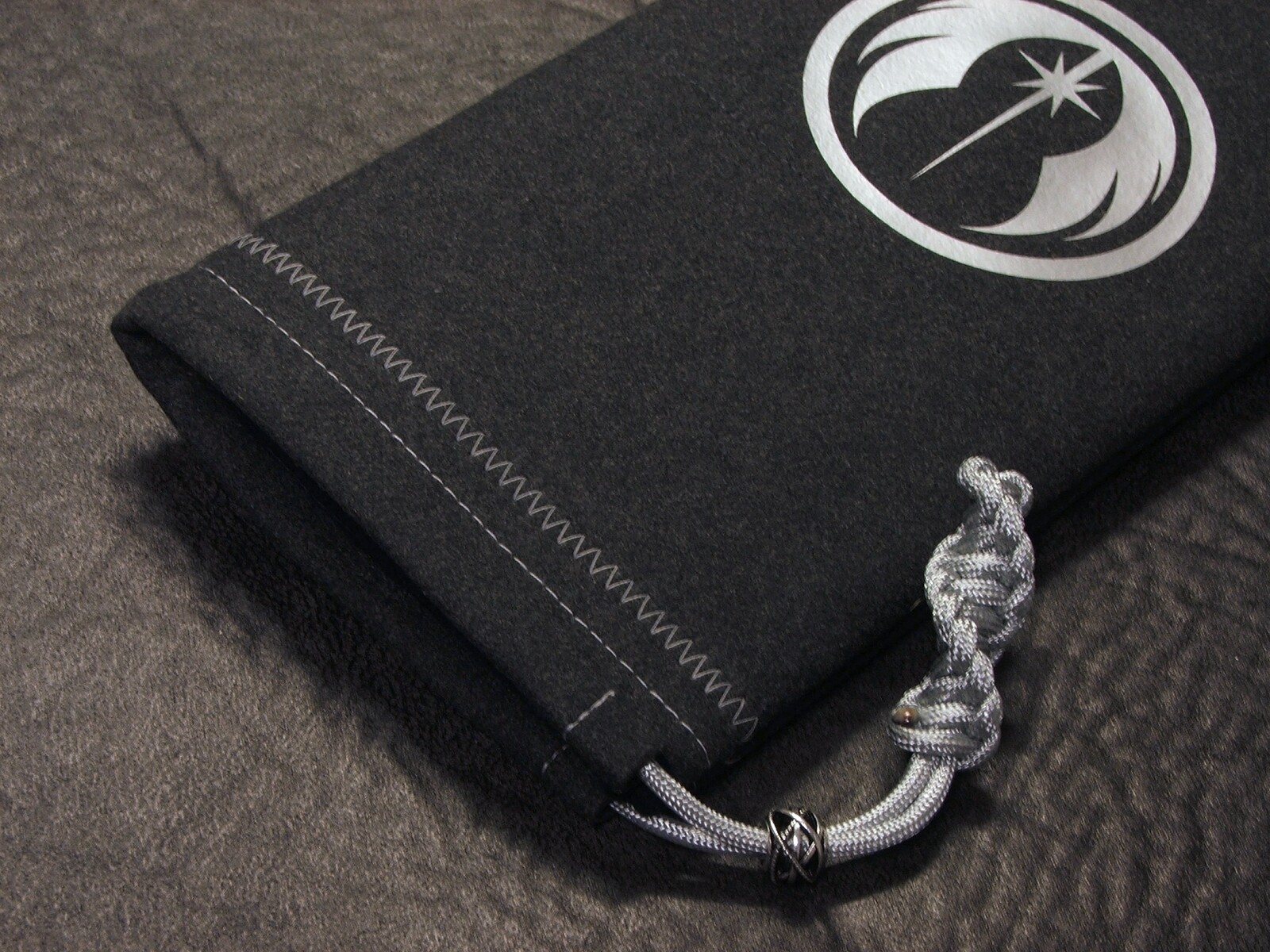 CUSTOM SABER BAGS PROTECT LIGHTSABER FROM DAMAGE, SILVER / BLACK ...