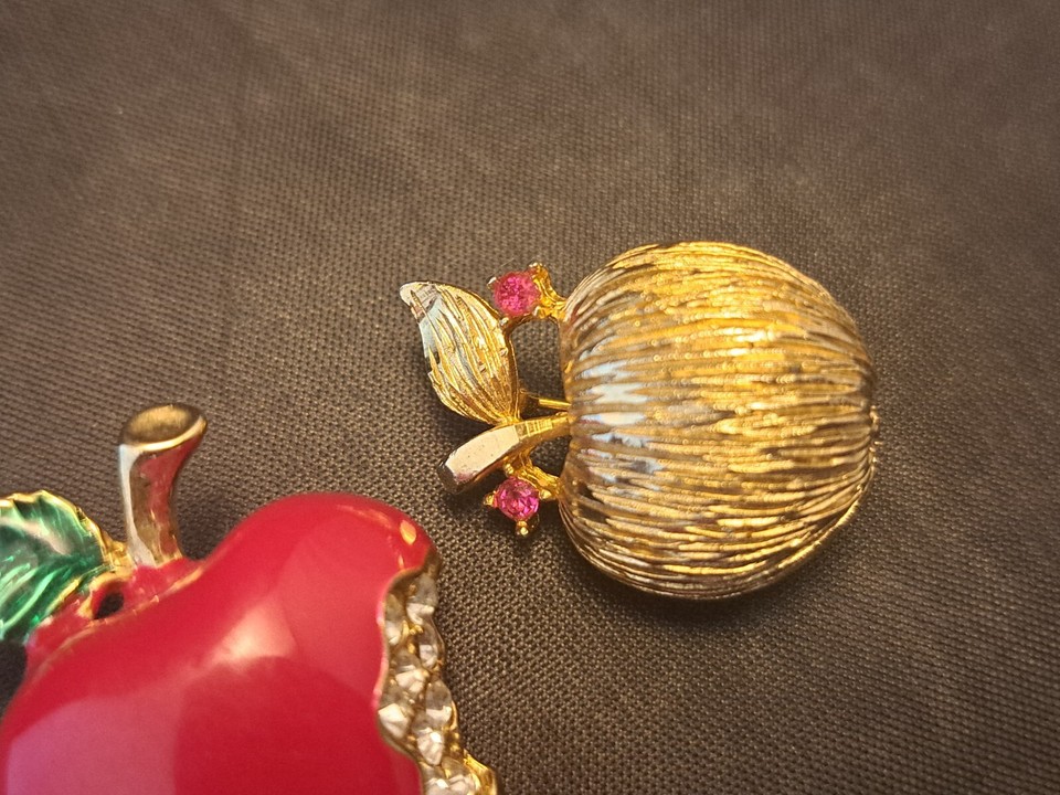 Vintage Apple Pins Capri Rhinestone Enamel Detailing Pair | eBay