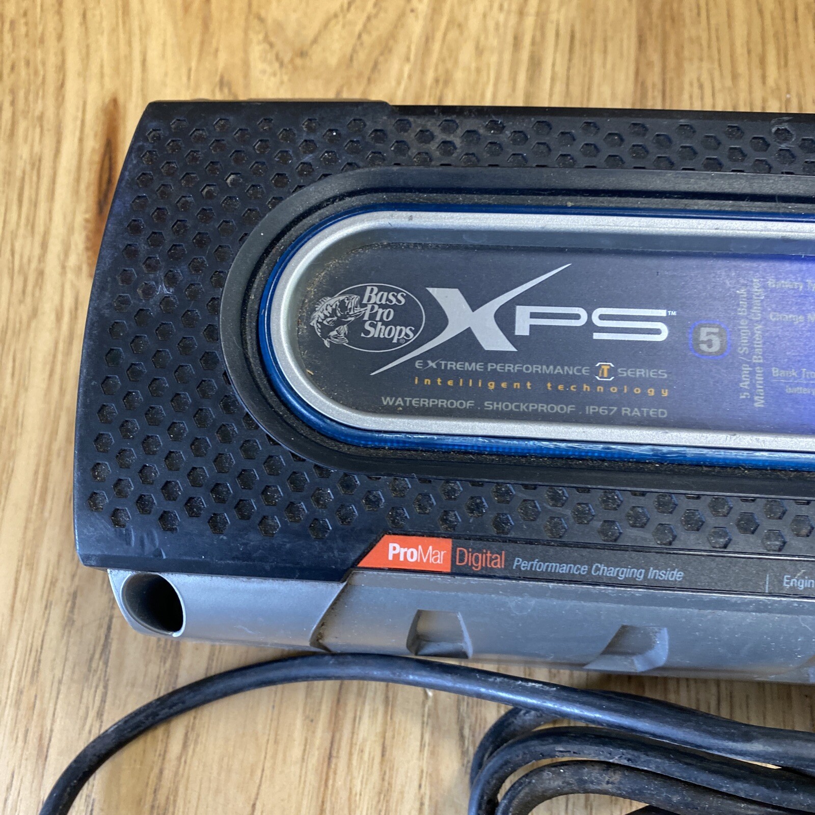 BASS PRO SHOPS Single Bank On-Board Marine Battery Charger XPS iT ...
