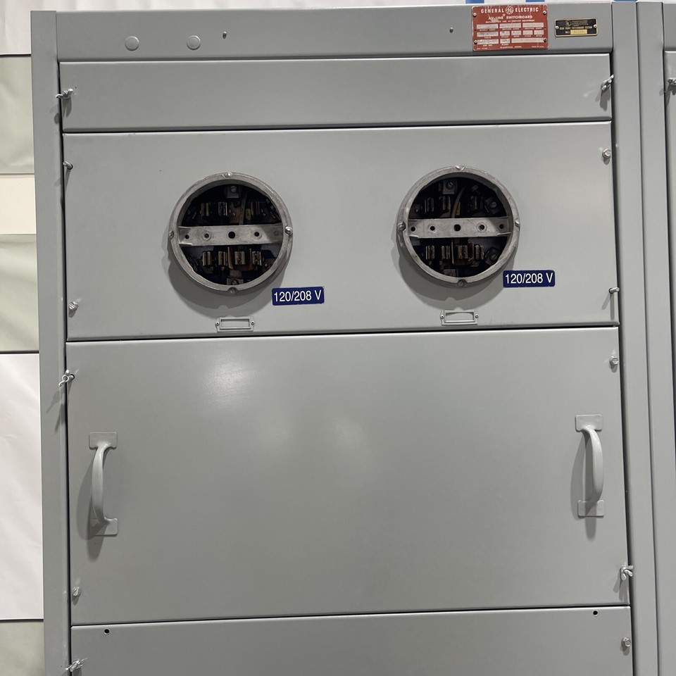 600 Amp GE AV-Line Meter Switchboard 3ph 120/208 3ph 4wire W Pull ...
