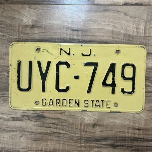 Vintage 1970 NEW JERSEY GARDEN STATE LICENSE PLATE TAG UYC-749 YELLOW ...