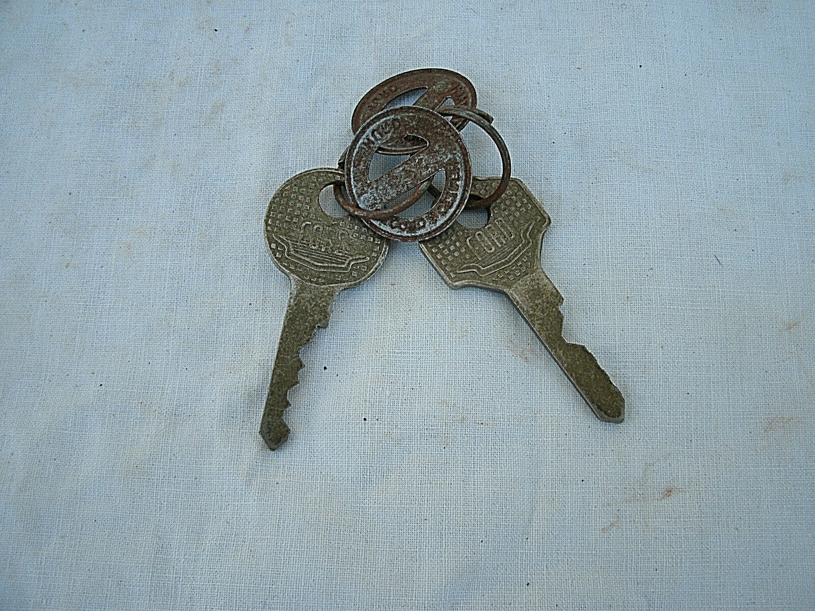 FORD Original Vintage-- CAR KEYS---Cut--[2]--Door/Ignition--Unknown ...