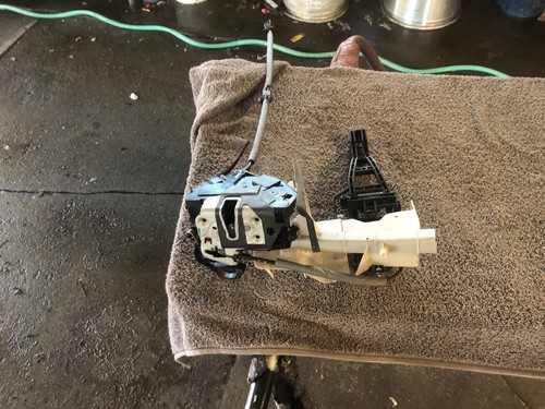 2012-2014 ford focus RH passenger side front door lock latch assembly ...