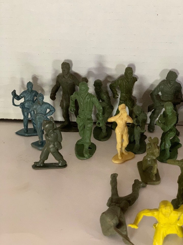 Vintage Mixed Plastic Army Men Figures In Various Colors & Poses 2-3 ...