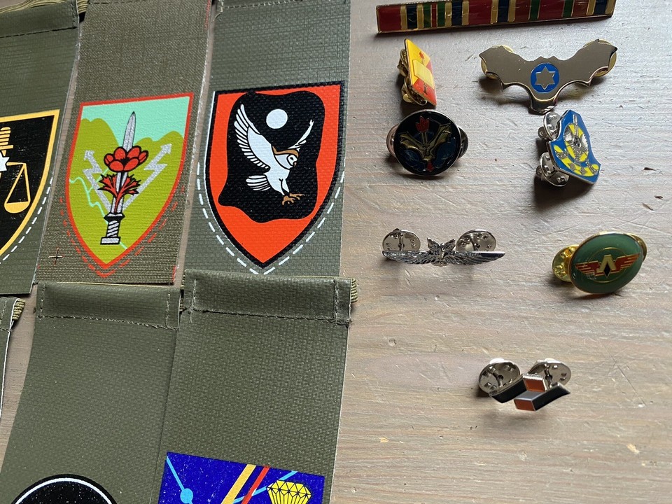 Lot of 17 Israel IDF Army Pins And Shoulders Collectible ZAHAL Military ...