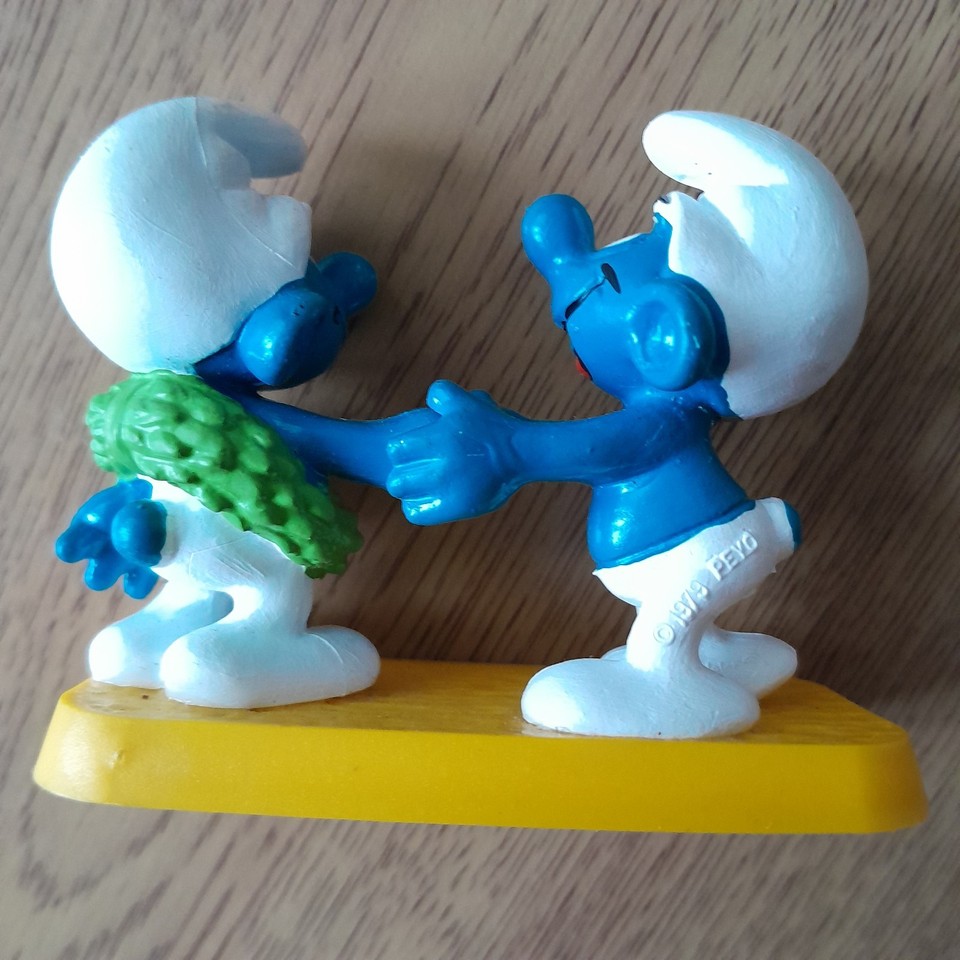 SMURF BP 75TH ANNIVERSARY Handshake Rare 75 Th ANN SMURFS PEYO | eBay UK