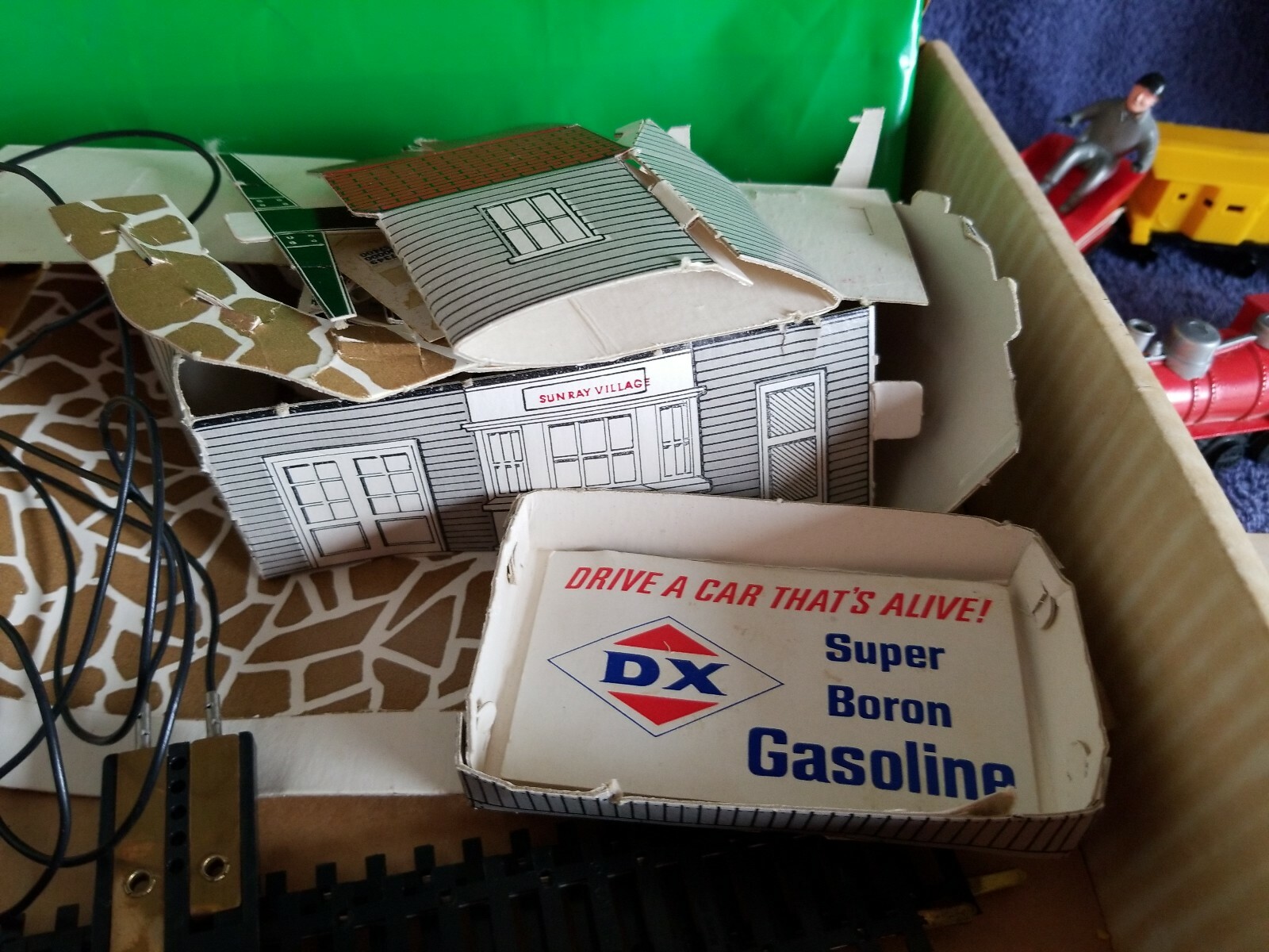 Vintage DX Red Diamond RR Battery Operated HO Electric Train Set in ...