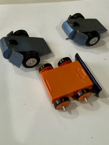 Hexbug BattleBots Mini Arena Lot – Gray Wedge Robots & Orange Tread Bot ...