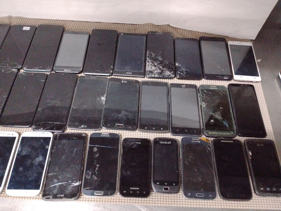 Lot Of 91 Scrap Mixed Cell Phones 30 pounds For Scrap Parts | eBay