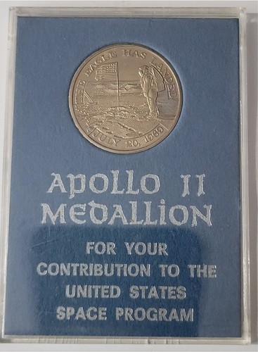 Apollo 11 Medalion In Sealed Case Flown Metal from Spacecrafts Eagle ...