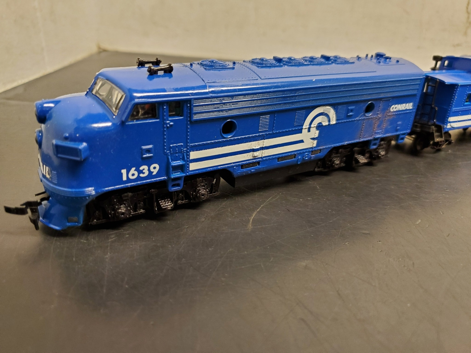Life Like HO Scale Model Trains + Caboose Santa Fe 3560, Nascar ...