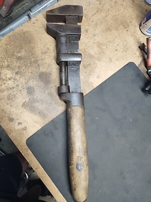 ANTIQUE L. COES WRENCH CO. 18" MONKEY PIPE WRENCH WOOD HANDLE WORCESTER ...