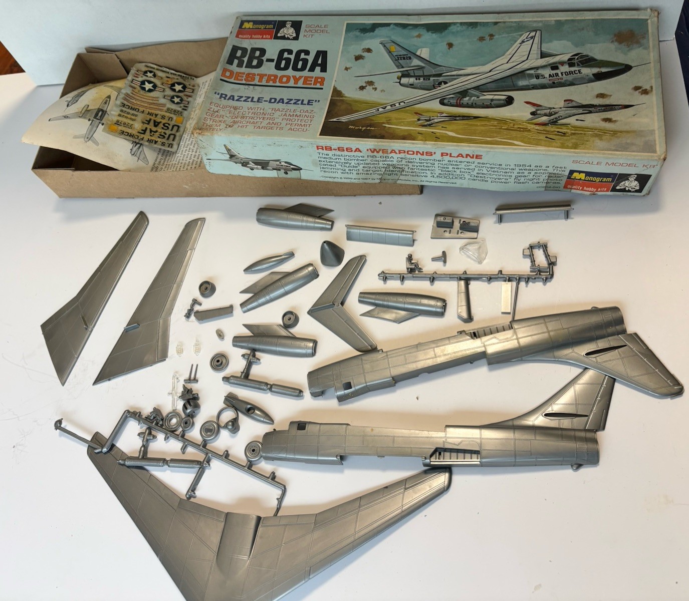 1967 Original Monogram RB-66A Destroyer "Razzle-Dazzle" 1:82 Scale 100% ...