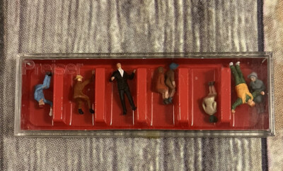 Preiser 10095 SEATED PEOPLE HO Scale Train Figurines | eBay