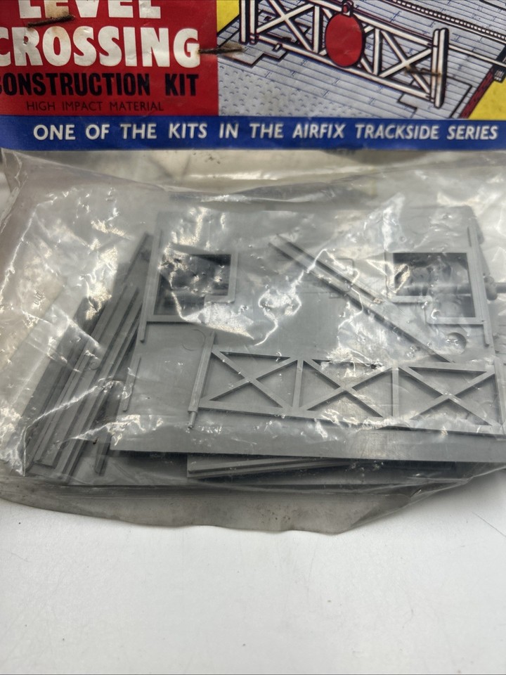 Airfix 00 Gauge Bagged Model Kits x4 Inc Platform Level Crossing ...